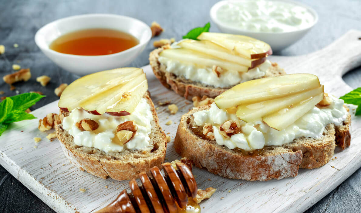 Sandwich au fromage de chèvre et au miel Sandwich au fromage de chèvre et au miel